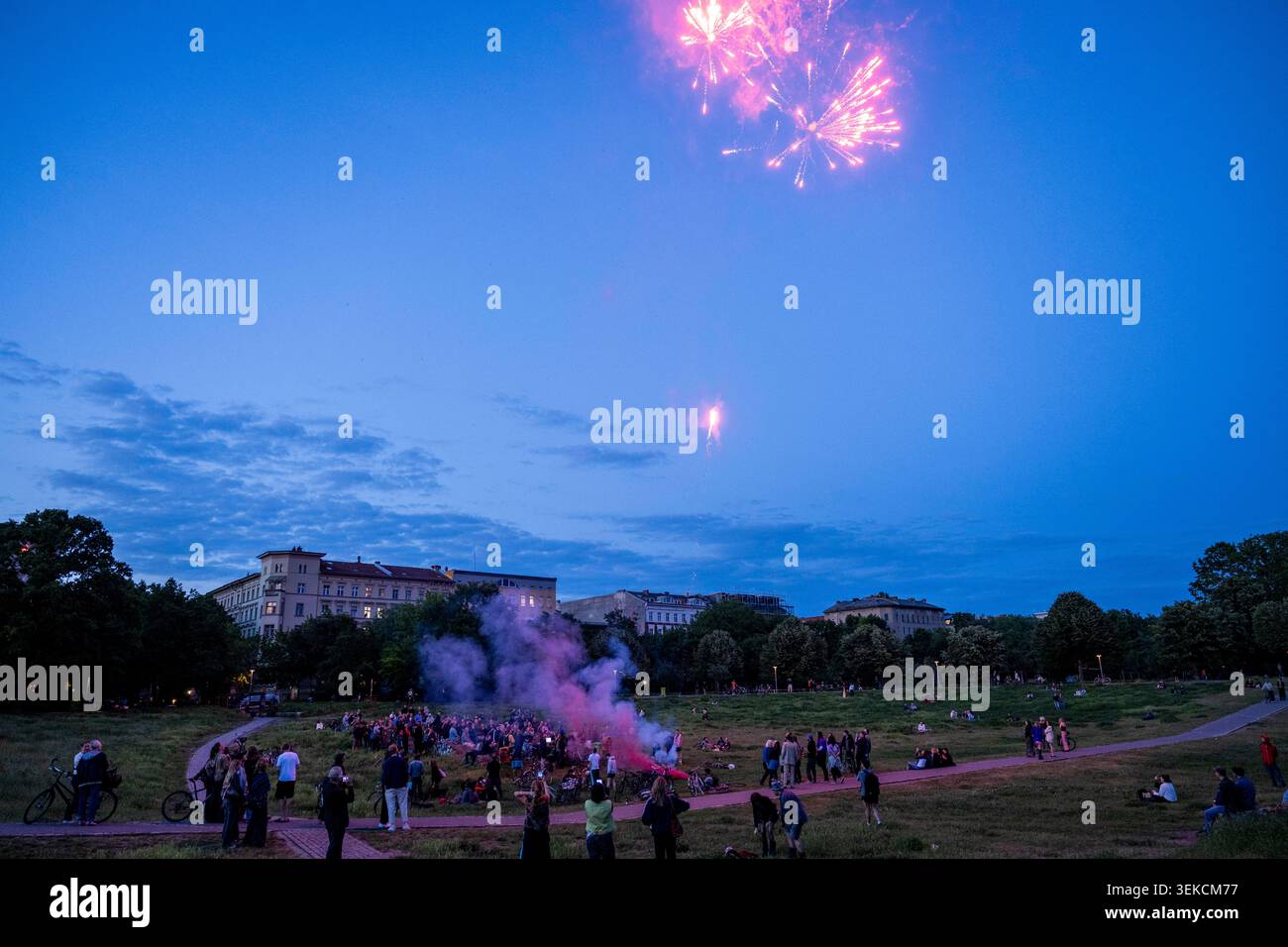 01 June 2026, Berlin: Visitors set off fireworks in Görlitzer Park. The ...