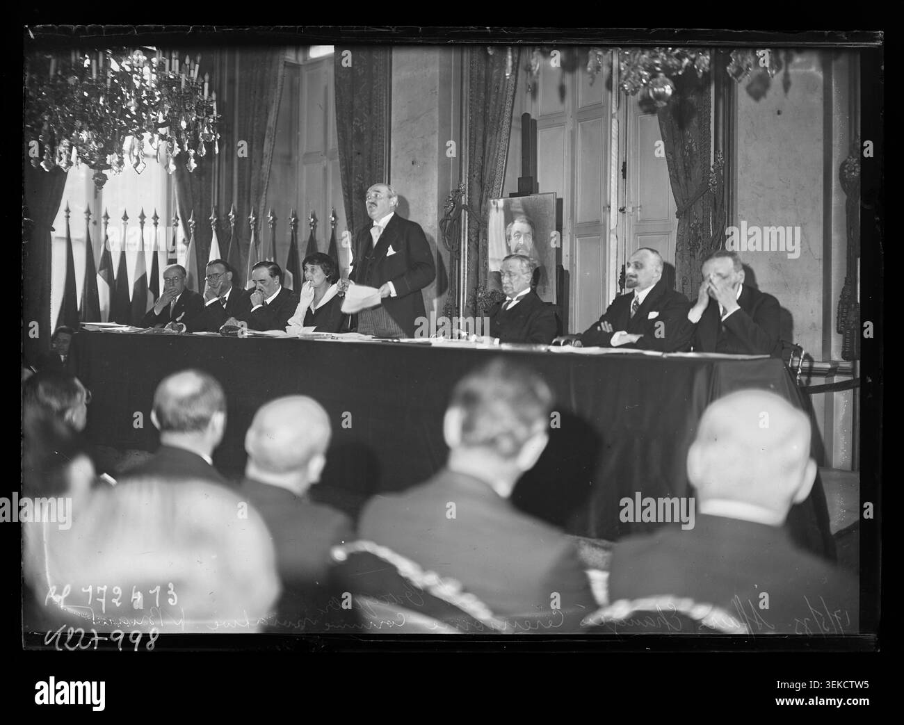 Silver gelatin commemorative gathering Black and White Stock Photos ...