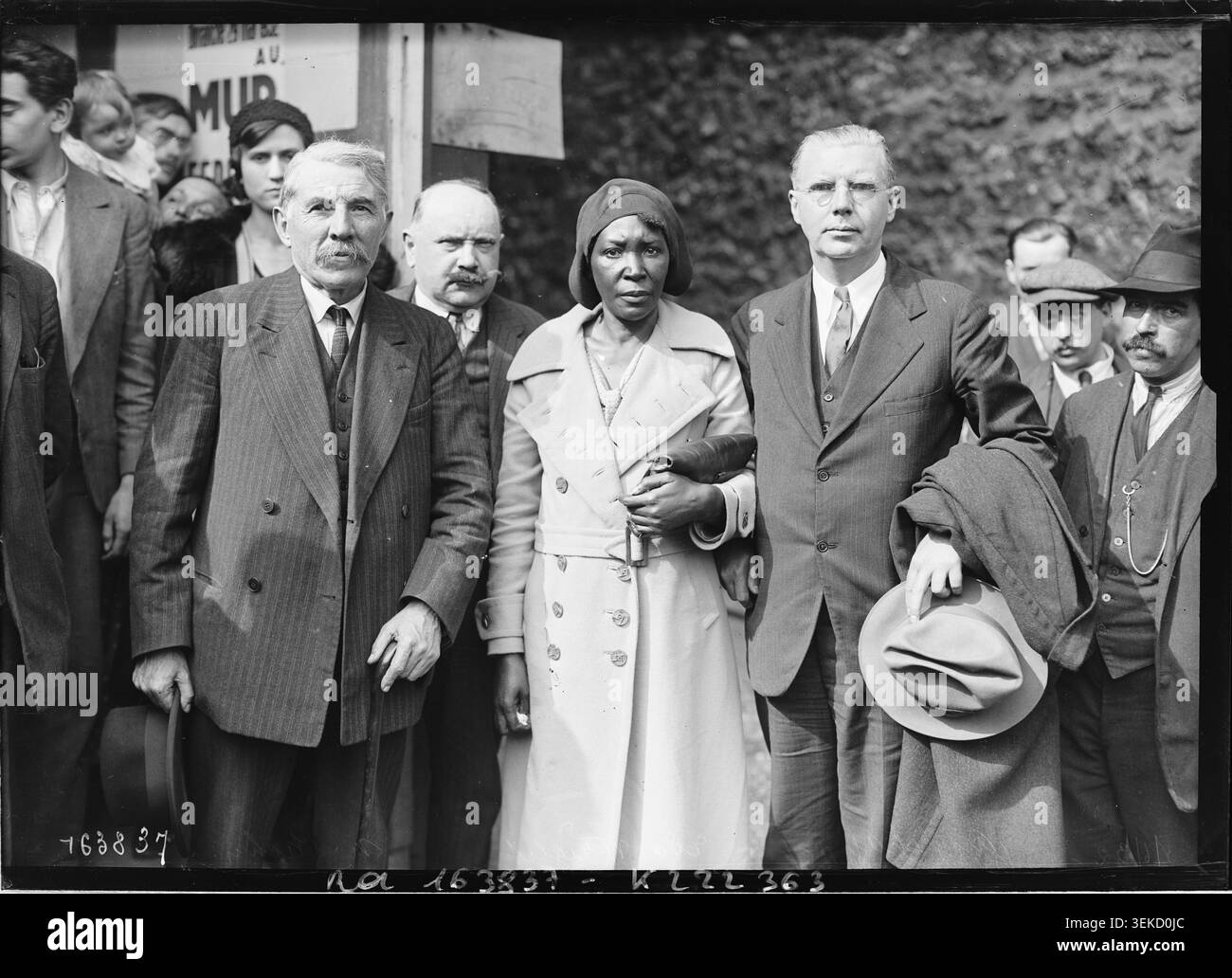 1932 french red cross charity photograph hi-res stock photography and ...