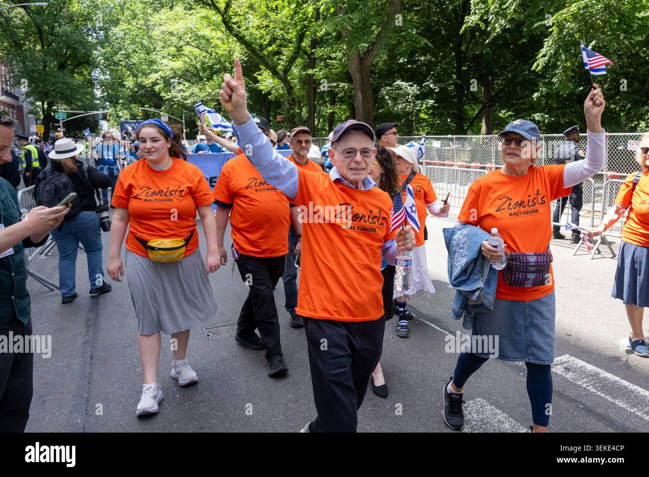 Celebrants march during the Israel Day Parade on Fifth Avenue. (Photo ...