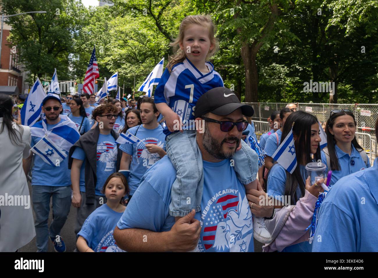 Celebrants march during the Israel Day Parade on Fifth Avenue. (Photo ...