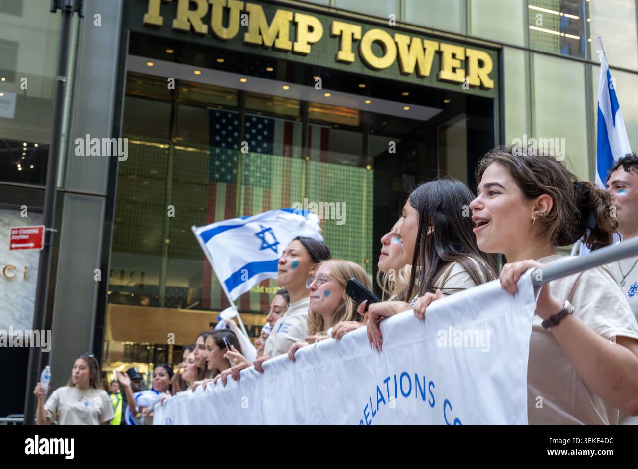 Celebrants march during the Israel Day Parade on Fifth Avenue. (Photo ...