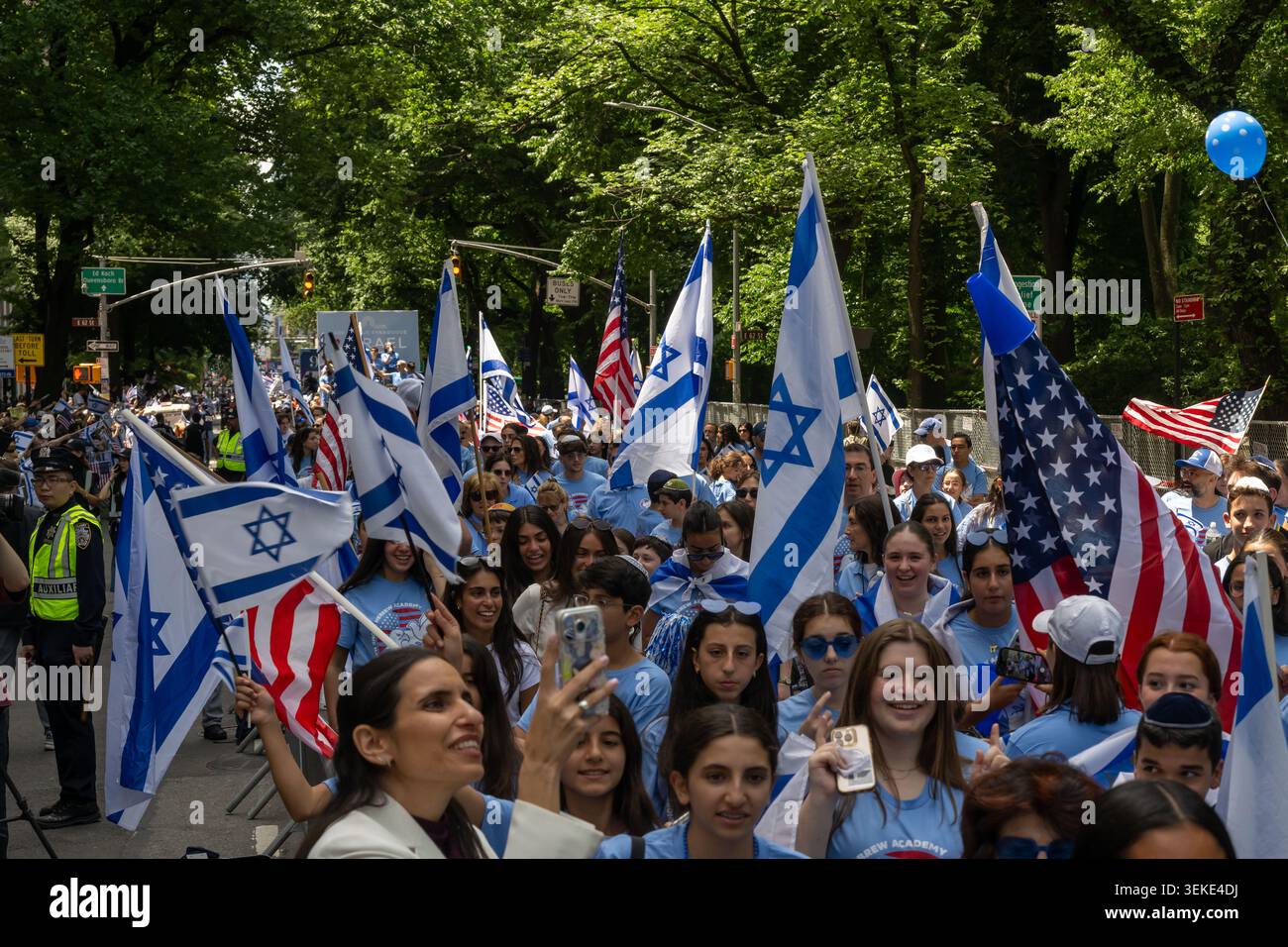 Celebrants march during the Israel Day Parade on Fifth Avenue. (Photo ...