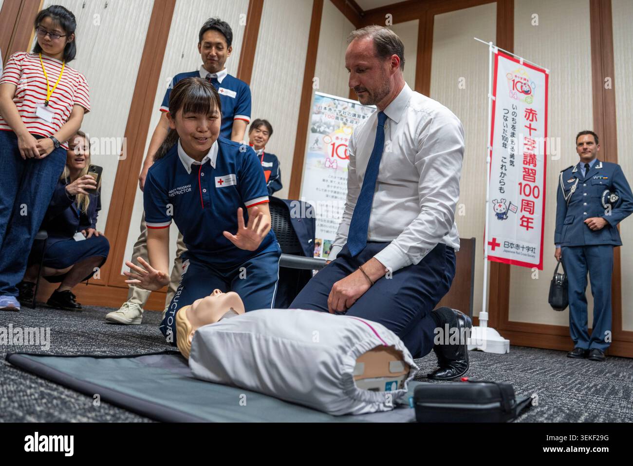 Tokyo, Japan 20260602. Crown Prince Haakon practices giving heart ...