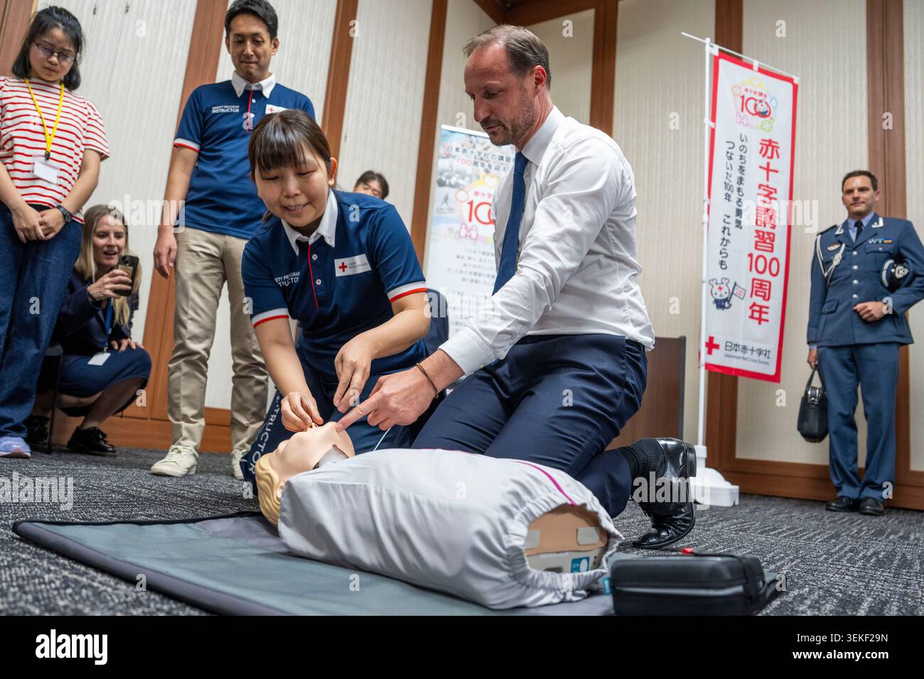 Tokyo, Japan 20260602. Crown Prince Haakon practices giving heart ...