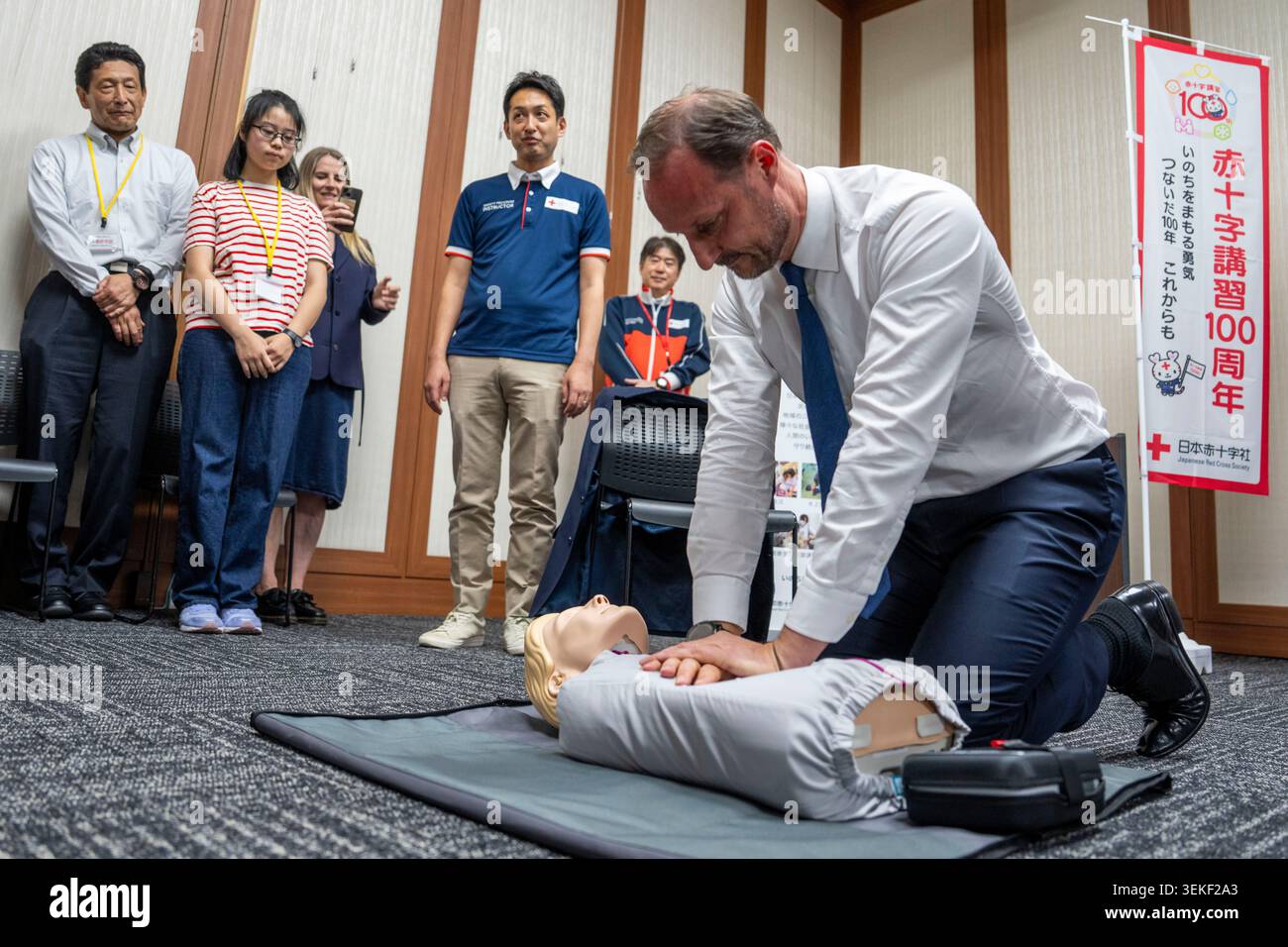 Tokyo, Japan 20260602. Crown Prince Haakon practices giving heart ...