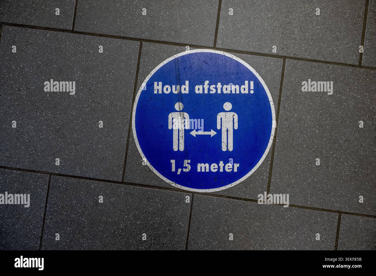 GOUDA - Old corona sticker keep a distance of 1.5 meters ROBIN UTRECHT ...
