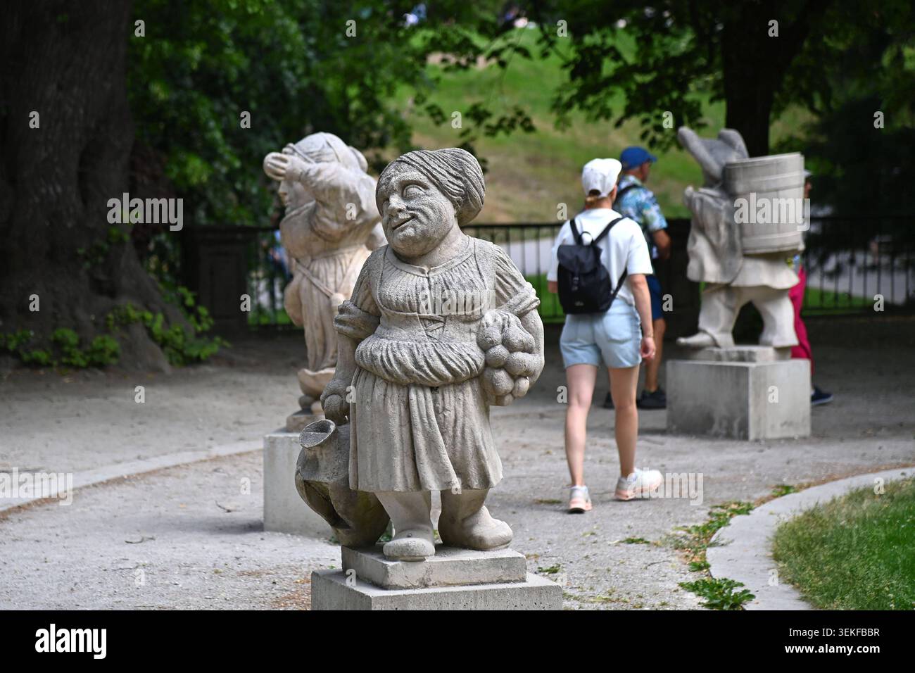 Sazburger Zwergerlgarten,Mirabellgarten,steinerne Gartenzwerge.Zwerge ...