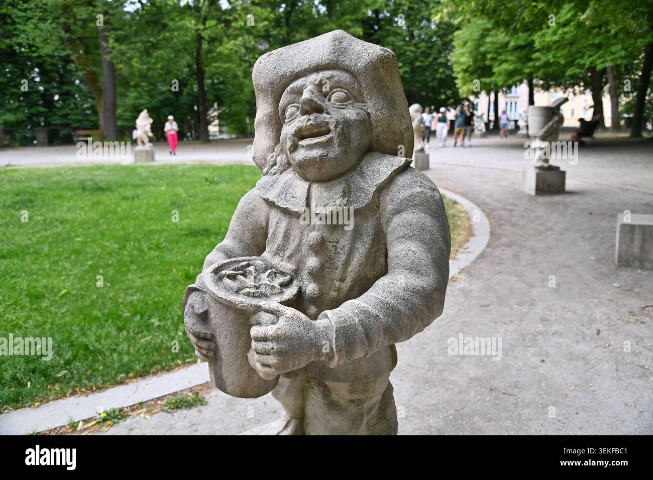 Sazburger Zwergerlgarten,Mirabellgarten,steinerne Gartenzwerge.Zwerge ...