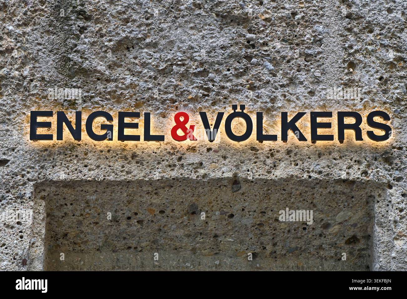 Immobilienmakler ENGEL UND VOELKERS,Logo,Schriftzug. *** Real estate ...