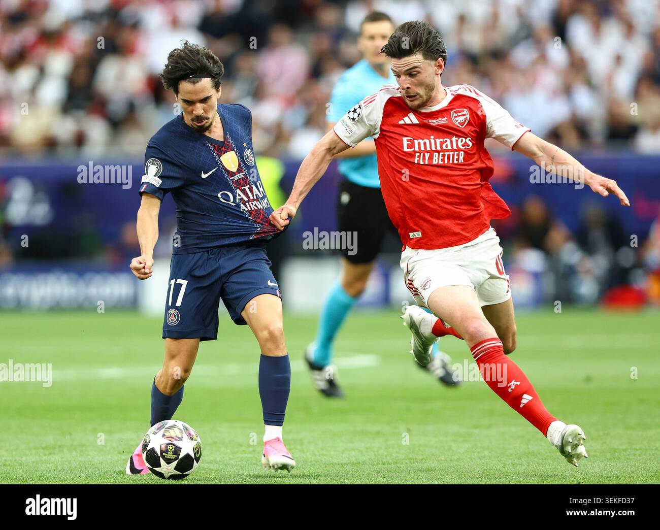 Declan Rice of Arsenal battles with Vitinha of Paris Saint-Germain ...