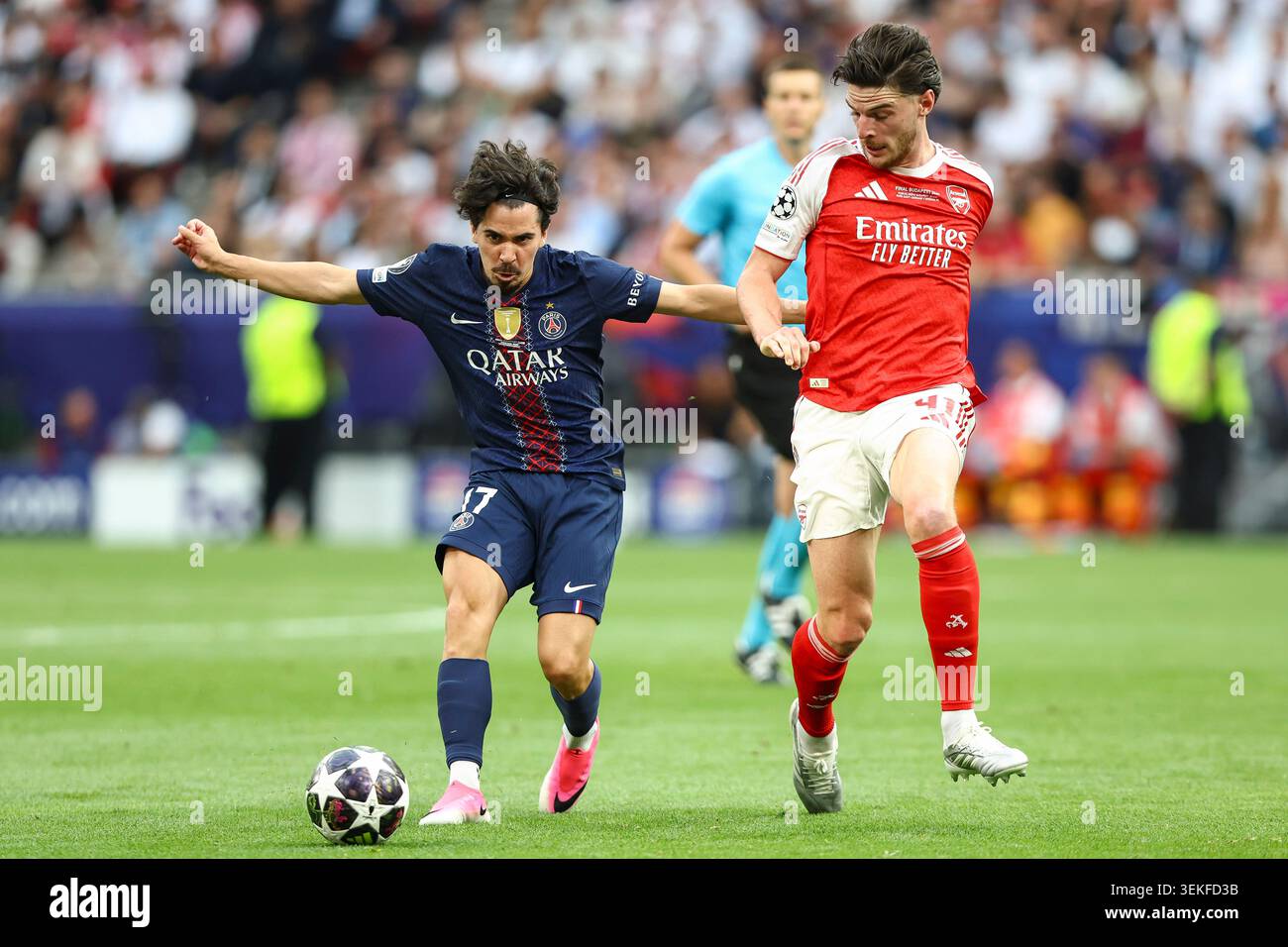 Declan Rice of Arsenal battles with Vitinha of Paris Saint-Germain ...