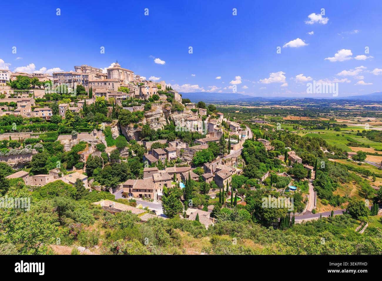Provence, France. View of Gordes, a small medieval town in Provence ...