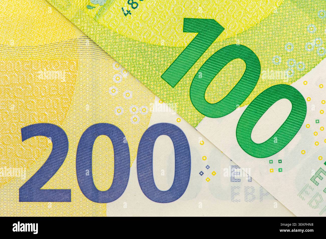 Euro Währung mit Banknoten Euro Banknoten und Geldscheine liegen ...