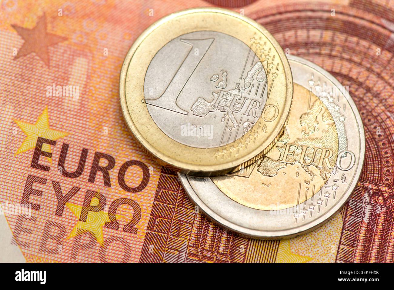 Euro Währung mit Banknoten Euro Banknoten und Geldscheine liegen ...