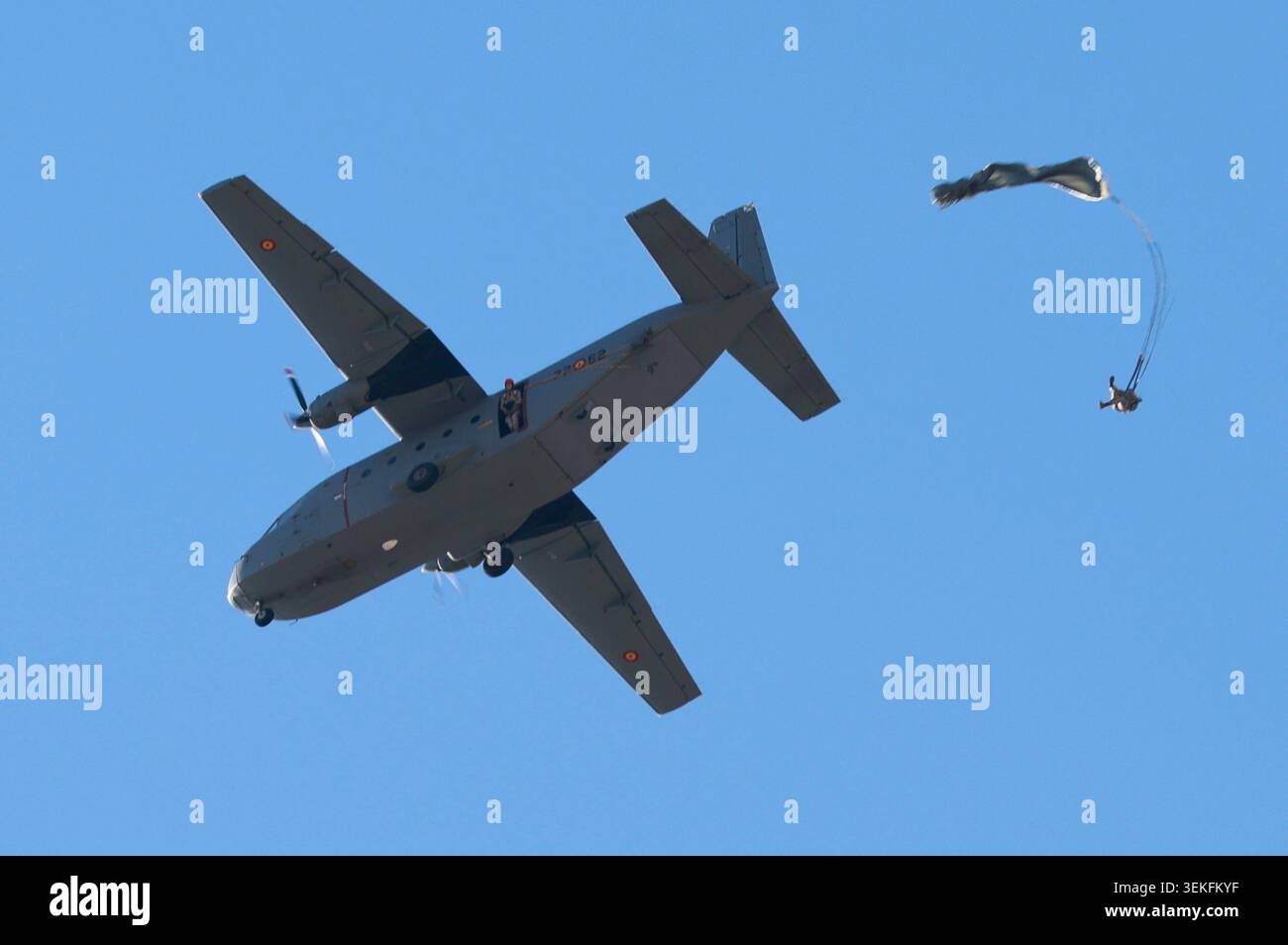 First parachute jump of Princess Leonor at the Alcantarilla Air Base ...