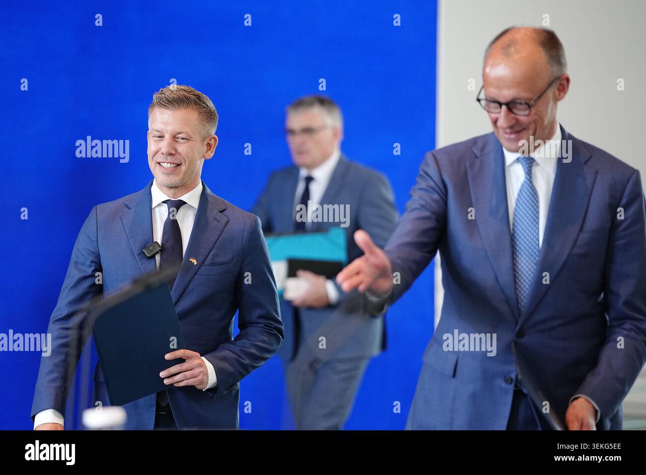 02 June 2026, Berlin: Peter Magyar (l), Prime Minister of Hungary, and ...