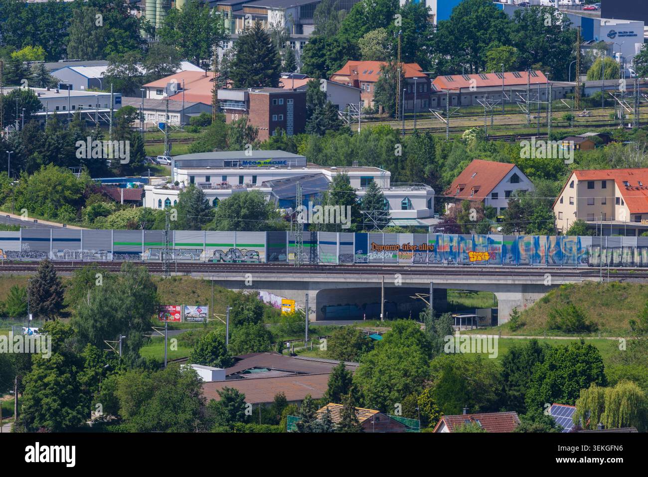Zechsteinaussicht Bahnbrücke und ehemaliges Megadrome Radebeul Sachsen ...