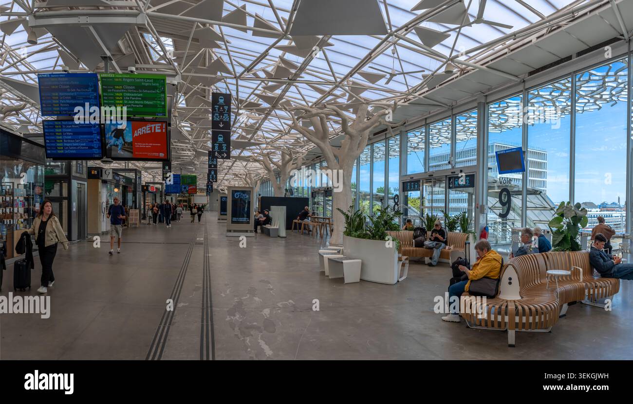 Nantes, France - 05 09 2026: Nantes railroad station. The mezzanine ...