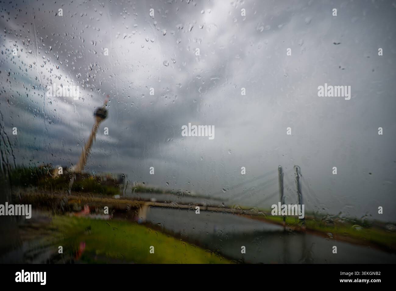 02 June 2026, North Rhine-Westphalia, Duesseldorf: Storm clouds can be ...