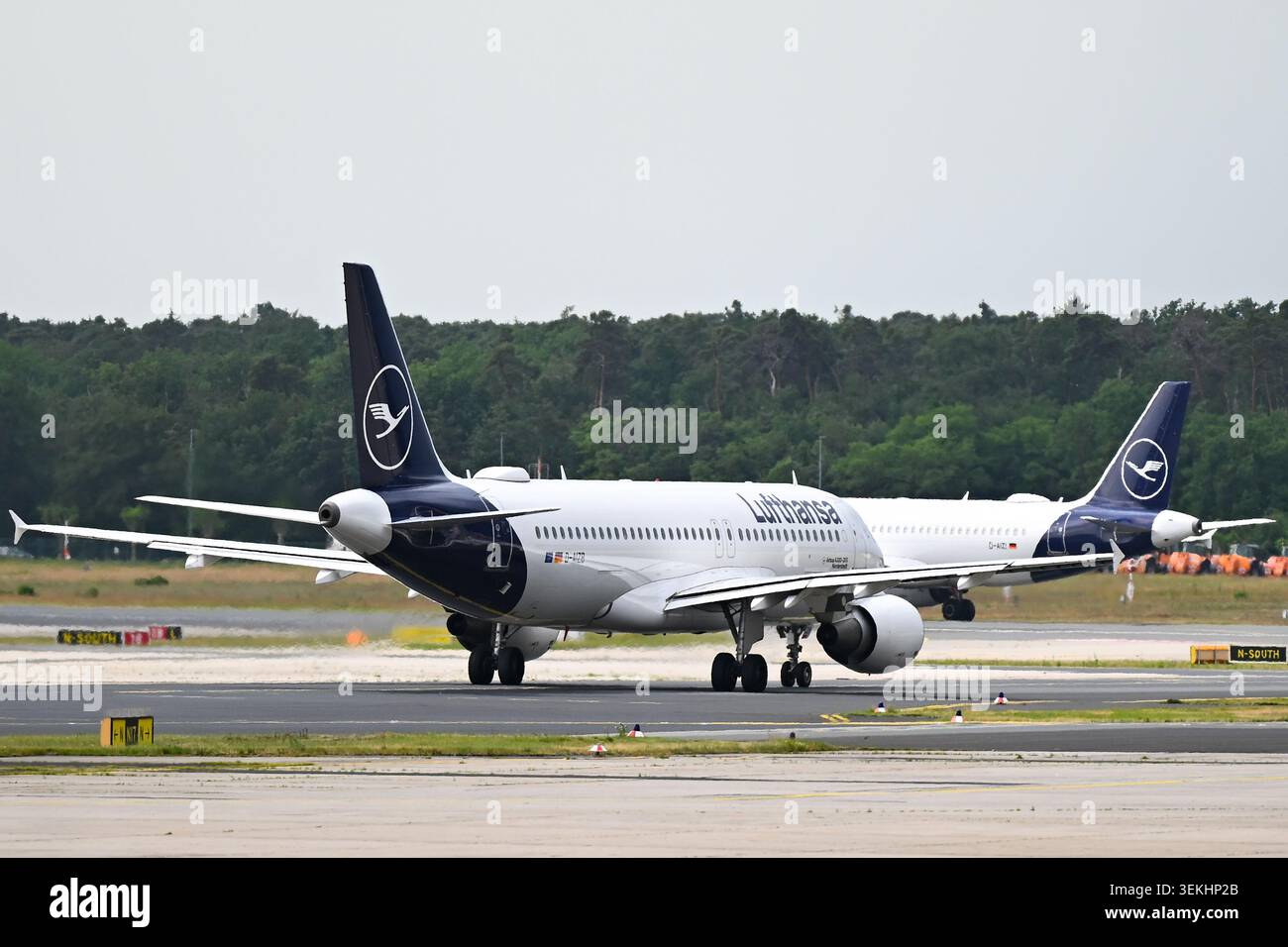 02 June 2026, Hesse, Frankfurt/M.: A Lufthansa Airbus A320-200 aircraft ...
