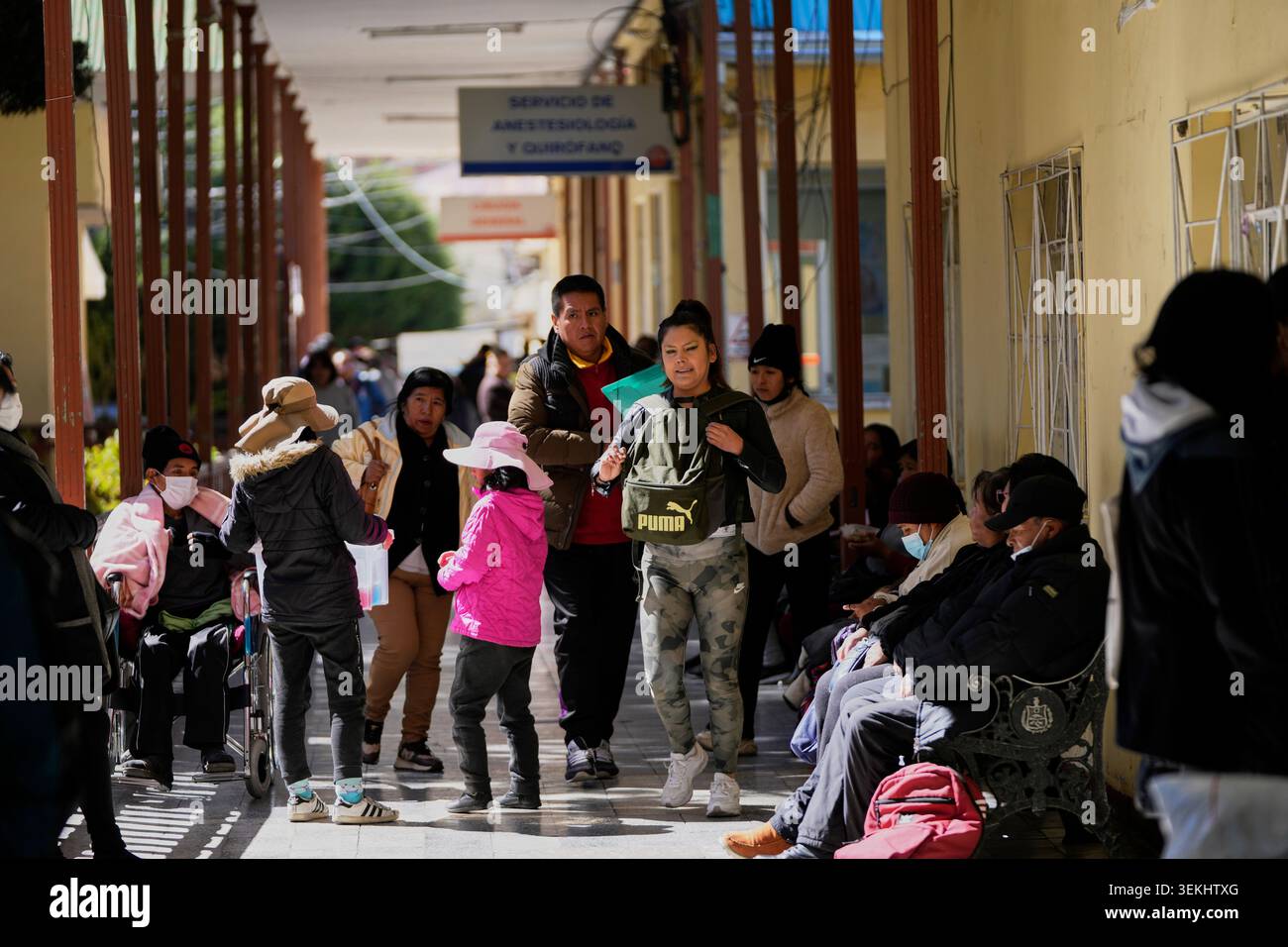 Patients traverse a hospital amid oxygen shortages due to roadblocks ...