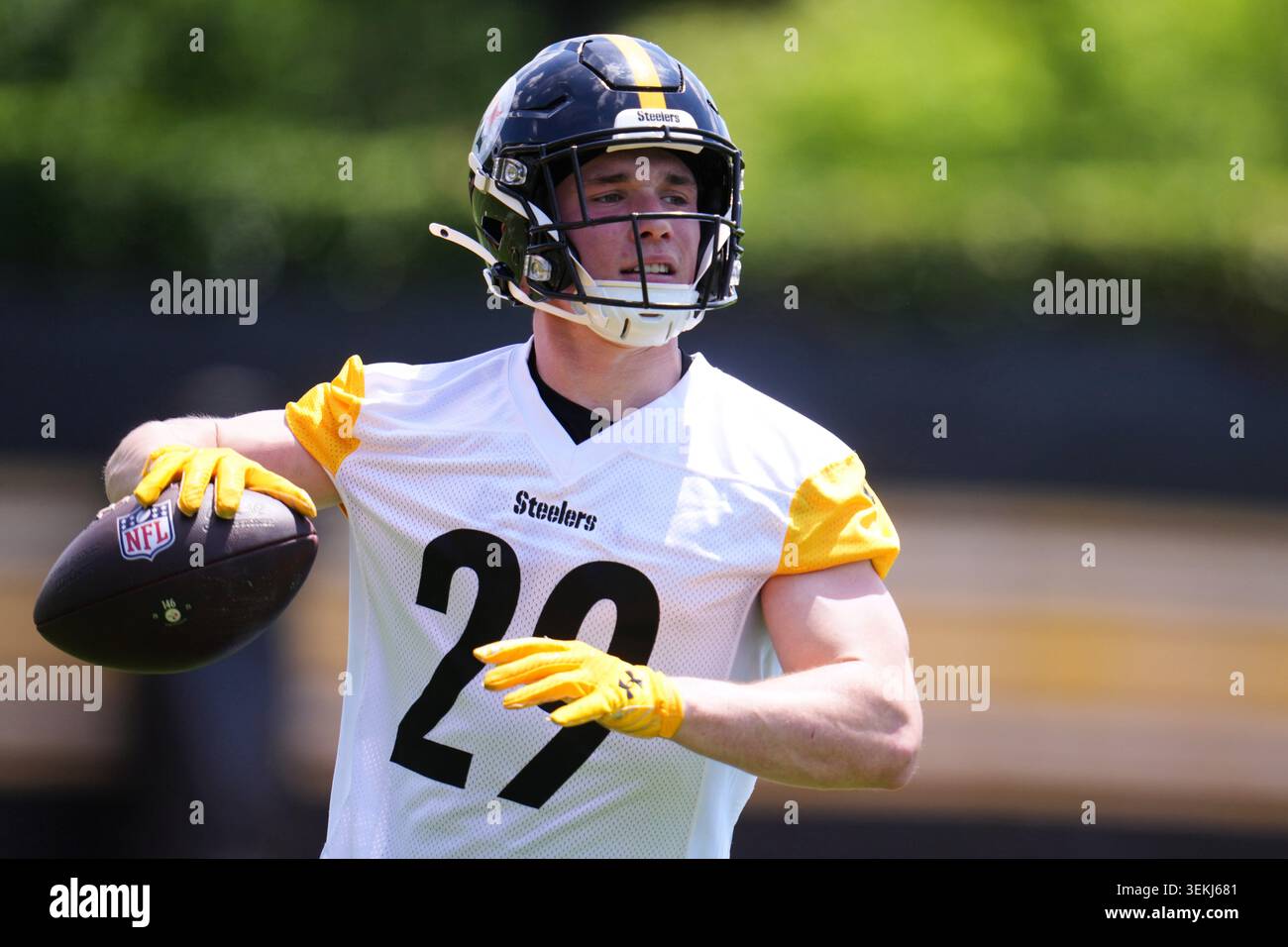 Pittsburgh Steelers' Eli Heidenreich participates in the team's NFL ...