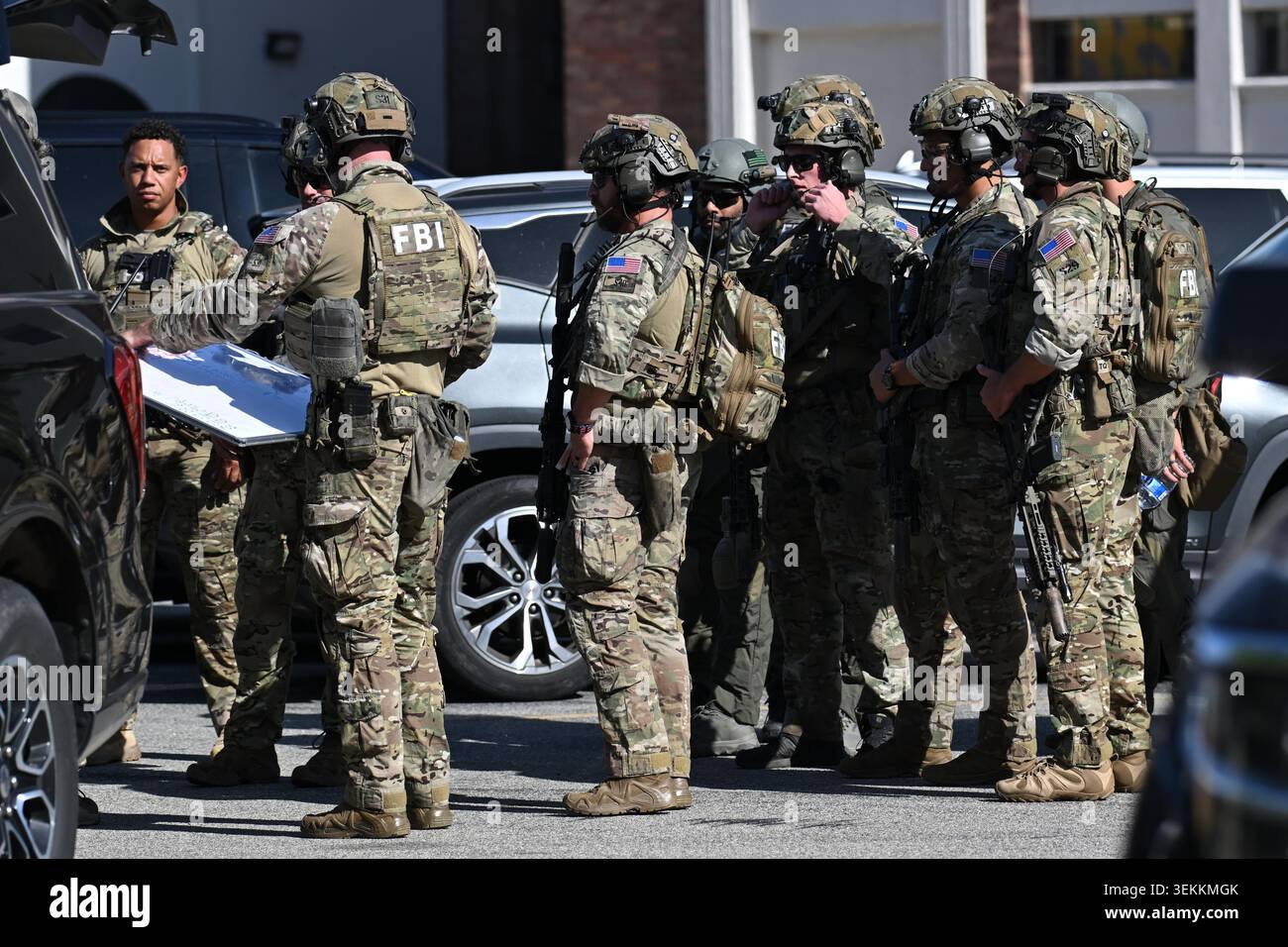 FBI agents respond after a man barricaded himself inside a bank Tuesday ...