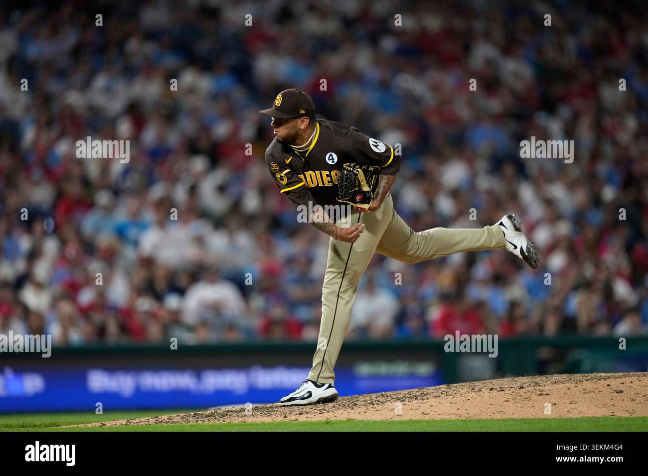 San Diego Padres' Bradgley Rodriguez plays during a baseball game ...
