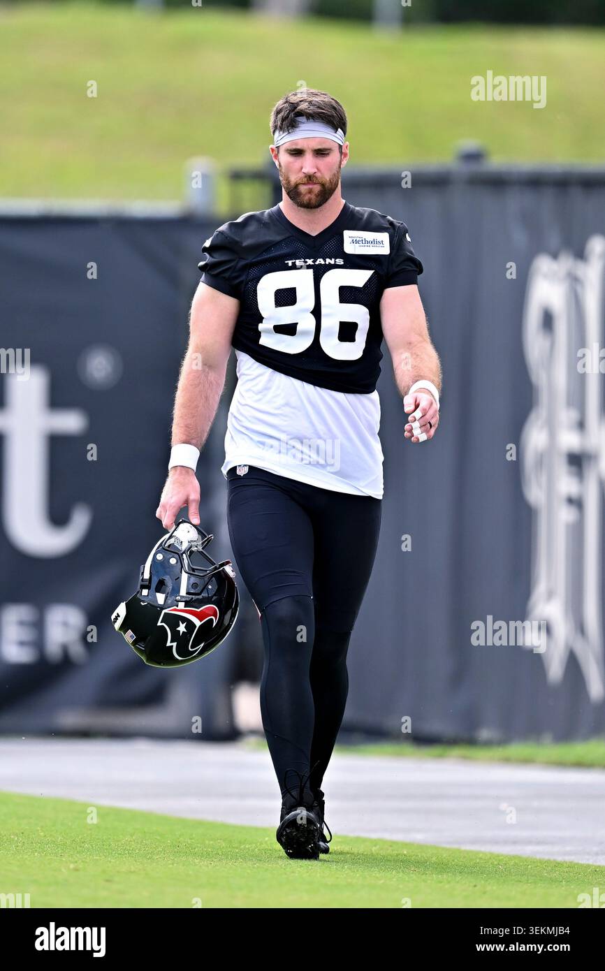 Houston Texans tight end Dalton Schultz arrives for the NFL football ...