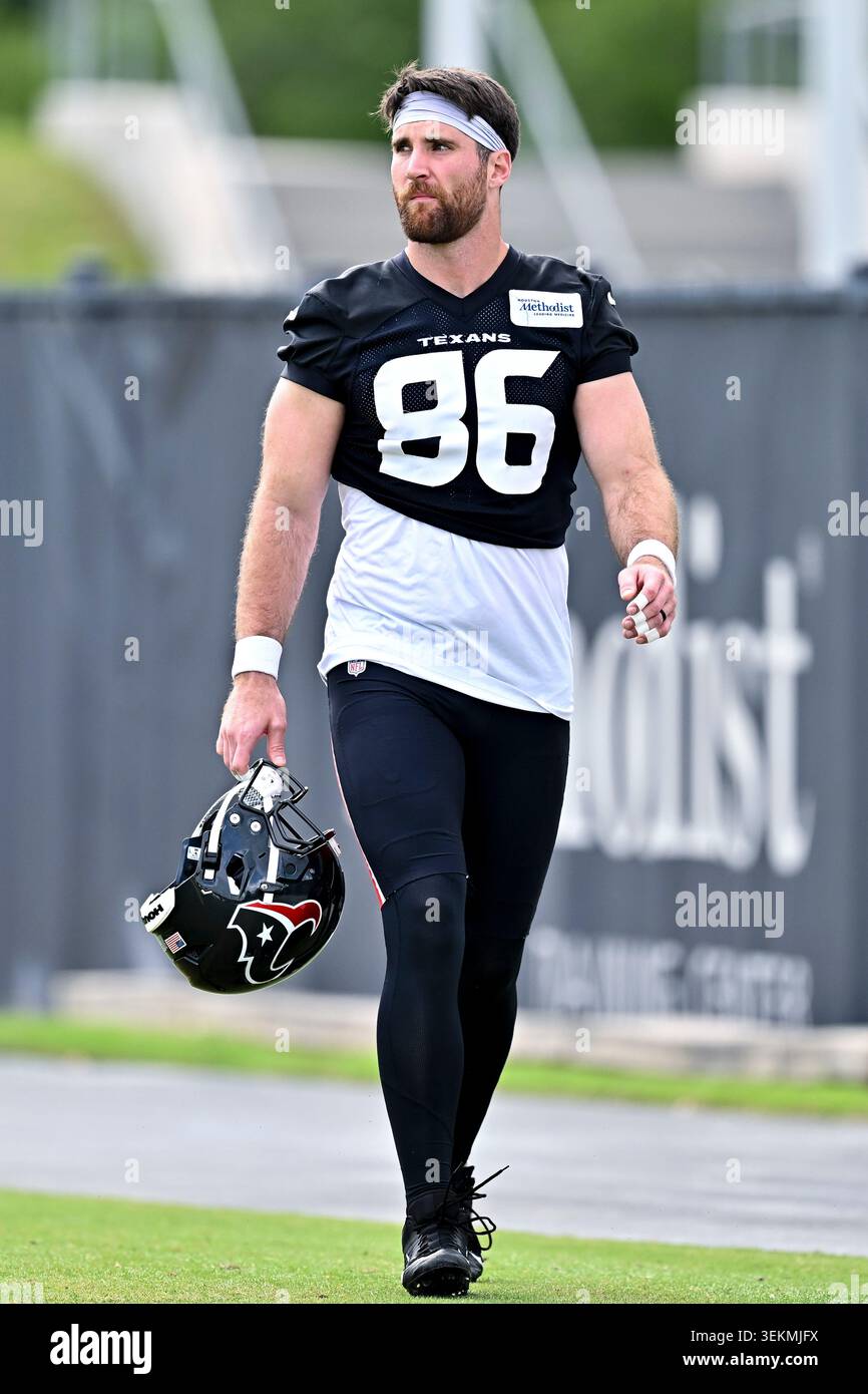 Houston Texans tight end Dalton Schultz arrives for the NFL football ...