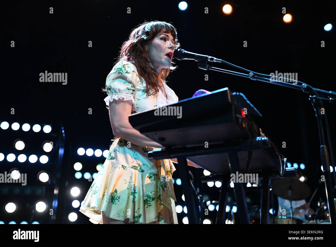 LONDON, ENGLAND - JUNE 02: Jenny Lewis of ‘Rilo Kiley’ performing at ...