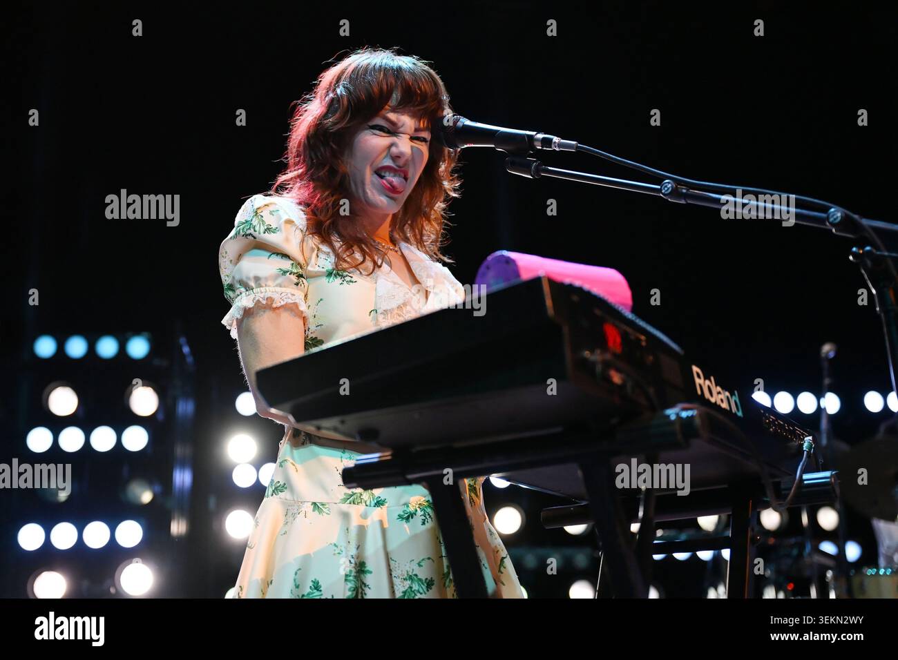 LONDON, ENGLAND - JUNE 02: Jenny Lewis of ‘Rilo Kiley’ performing at ...