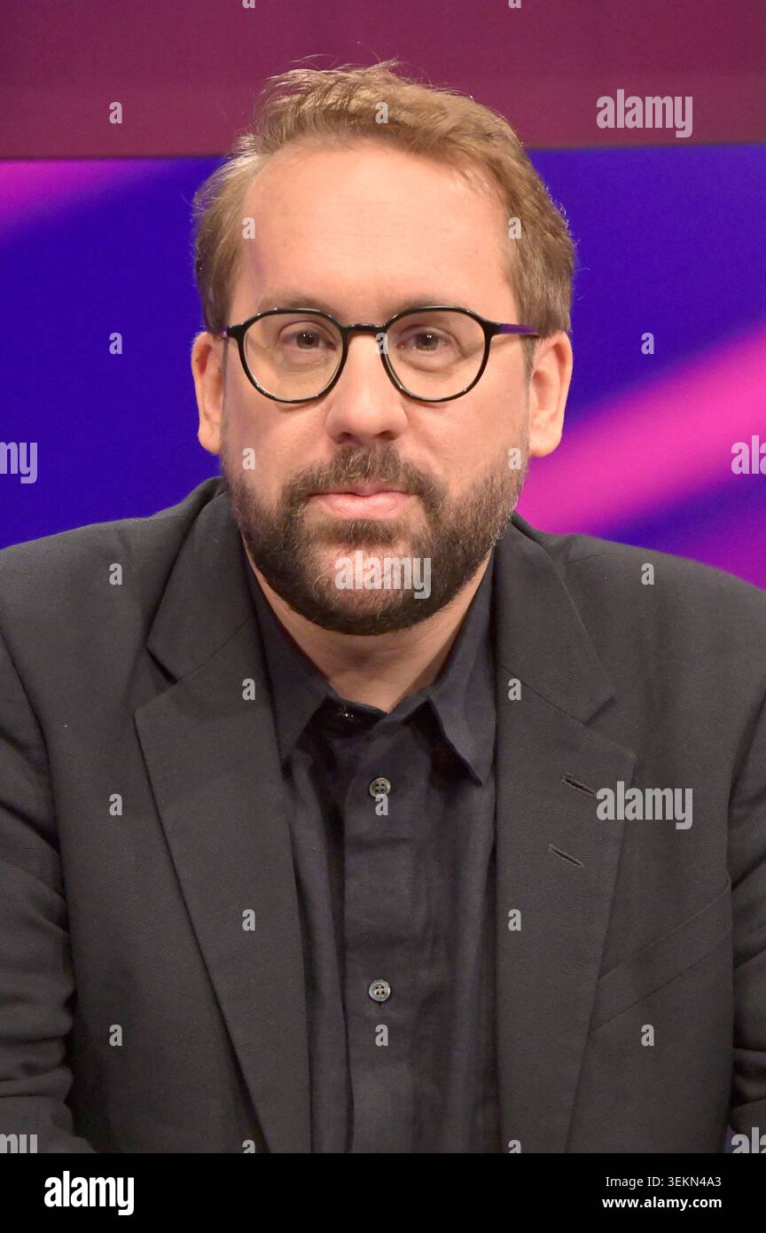 Paul Ronzheimer in der ARD-Talkshow maischberger im Studio Berlin ...