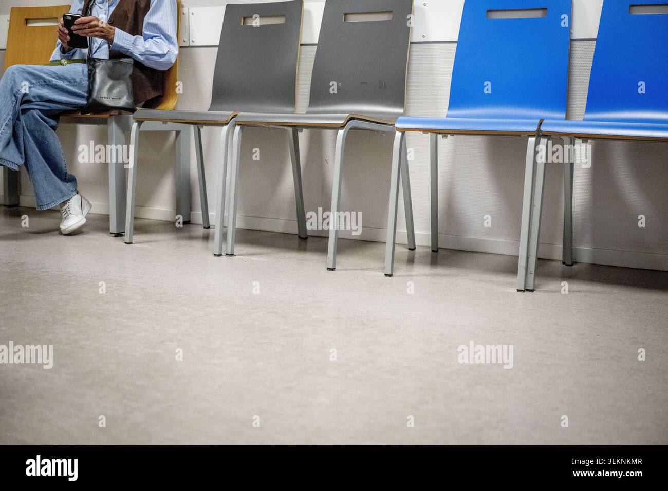 ROTTERDAM - A waiting room in a GP practice in Rotterdam. ROBIN UTRECHT ...