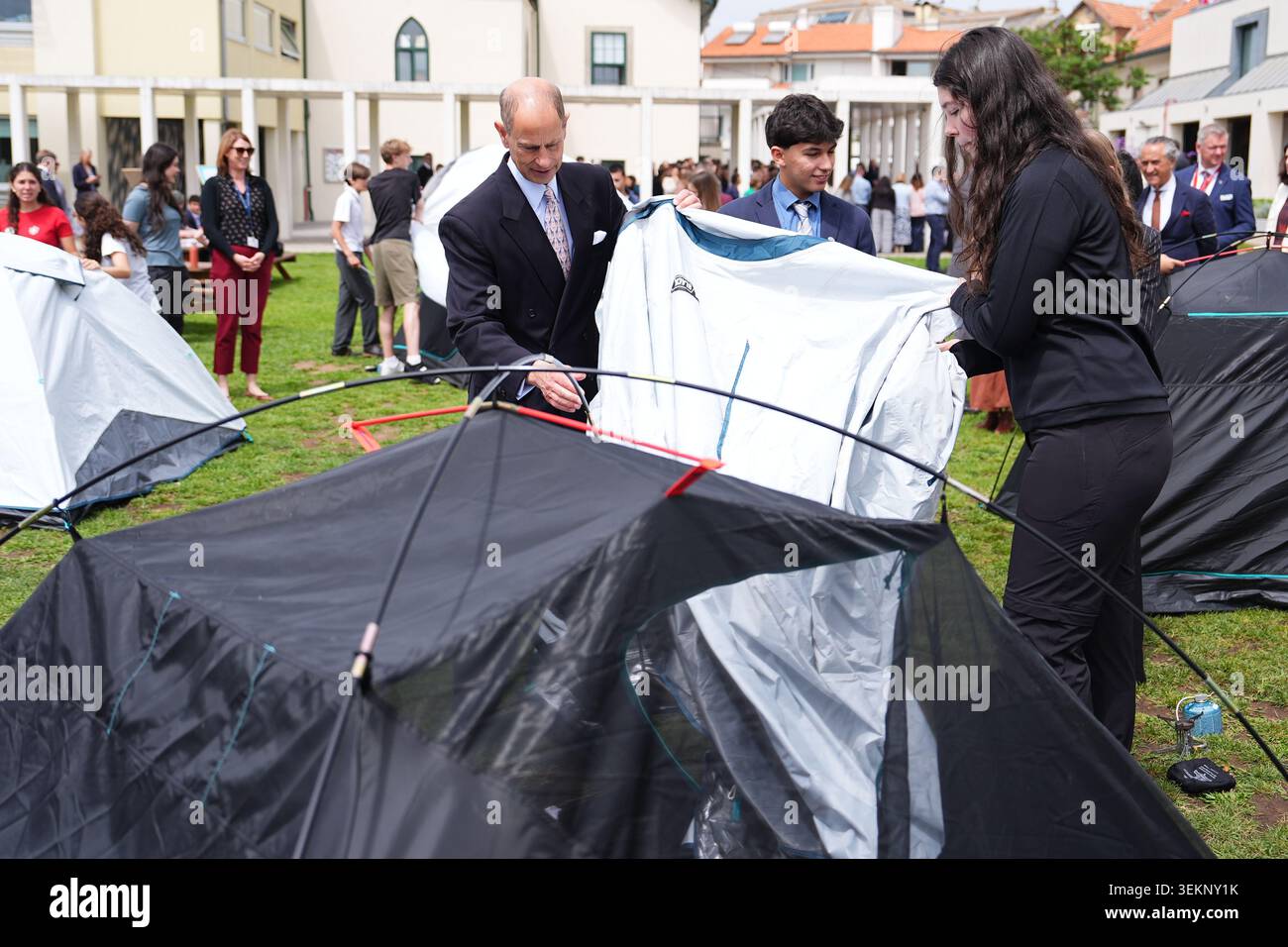 The Duke of Edinburgh assembling a tent at Oporto British School in ...