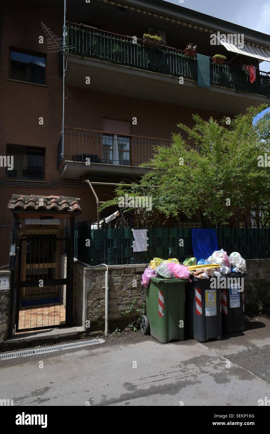 Accoltellamento nella notte in Via Villastellone. a Roma, Italia - 3 ...