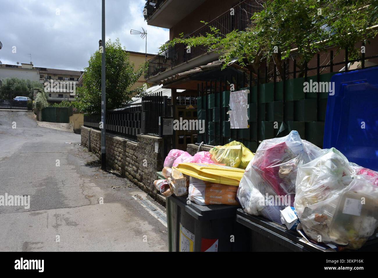 Accoltellamento nella notte in Via Villastellone. a Roma, Italia - 3 ...