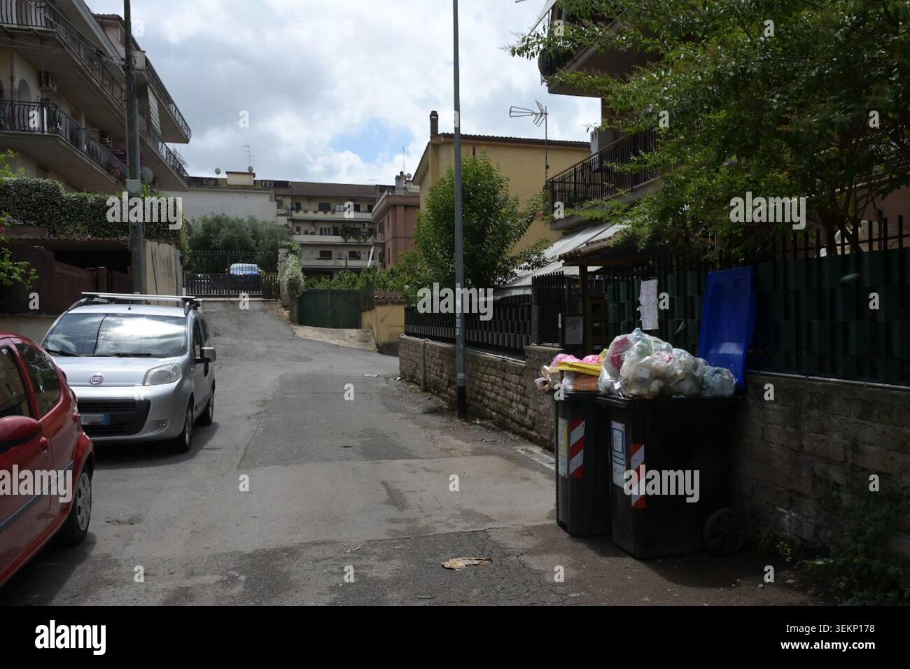 Accoltellamento nella notte in Via Villastellone. a Roma, Italia - 3 ...