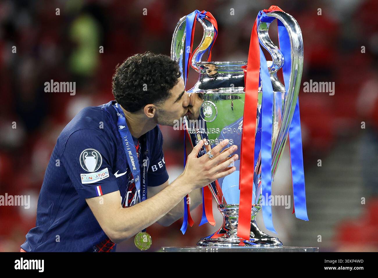 Achraf Hakimi of Paris Saint-Germain kisses the trophy after the Paris ...