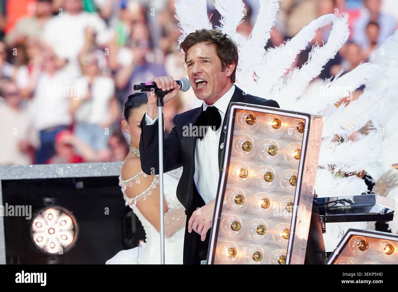 Brandon Flowers, lead vocalist of The Killers performs during the ...