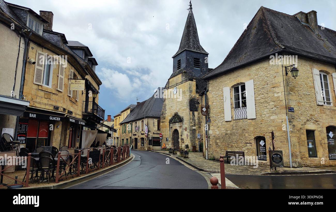 06.05.2026, Montignac - Frankreich. Alte Häuser im Zentrum. *** 06 05 ...