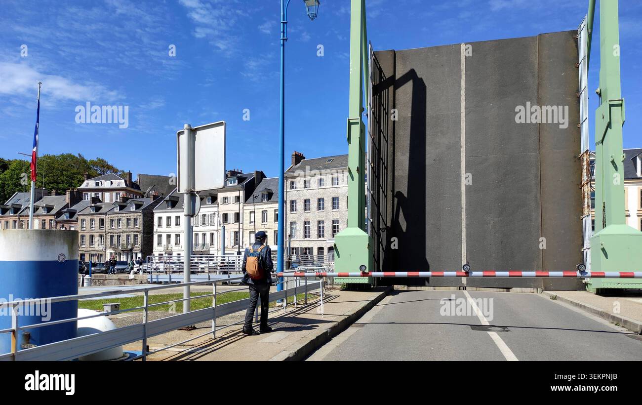 16.05.2026, Saint-Valery-en-Caux, Frankreich. Am Hafen geht die ...