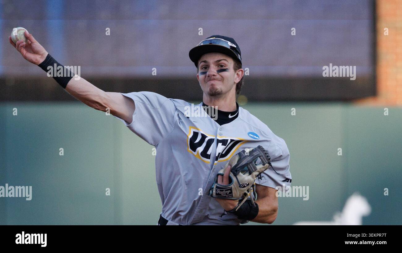 VCU's Alec Warden (24) makes a throw during an NCAA baseball game on ...