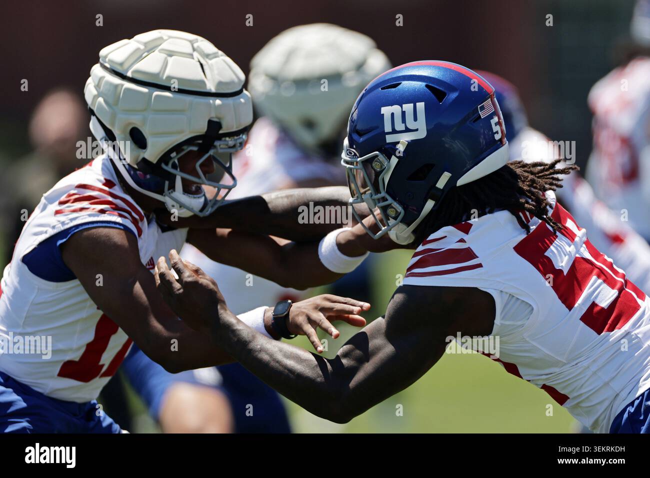 New York Giants linebacker Arvell Reese (52) works out with Colton Hood ...