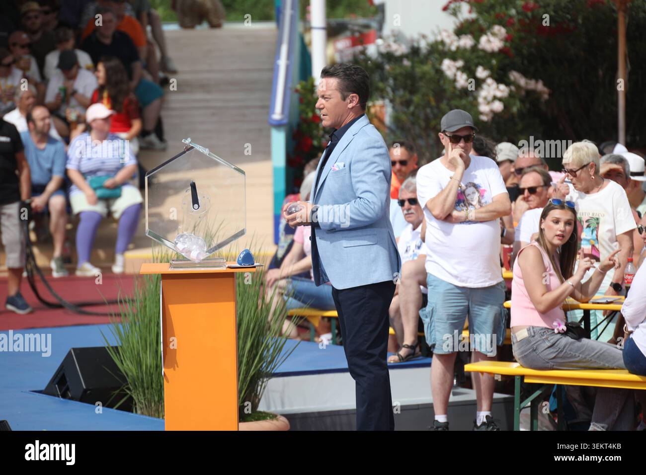 Stefan Mross in der ARD TV-Show Immer wieder sonntags im Europa-Park ...