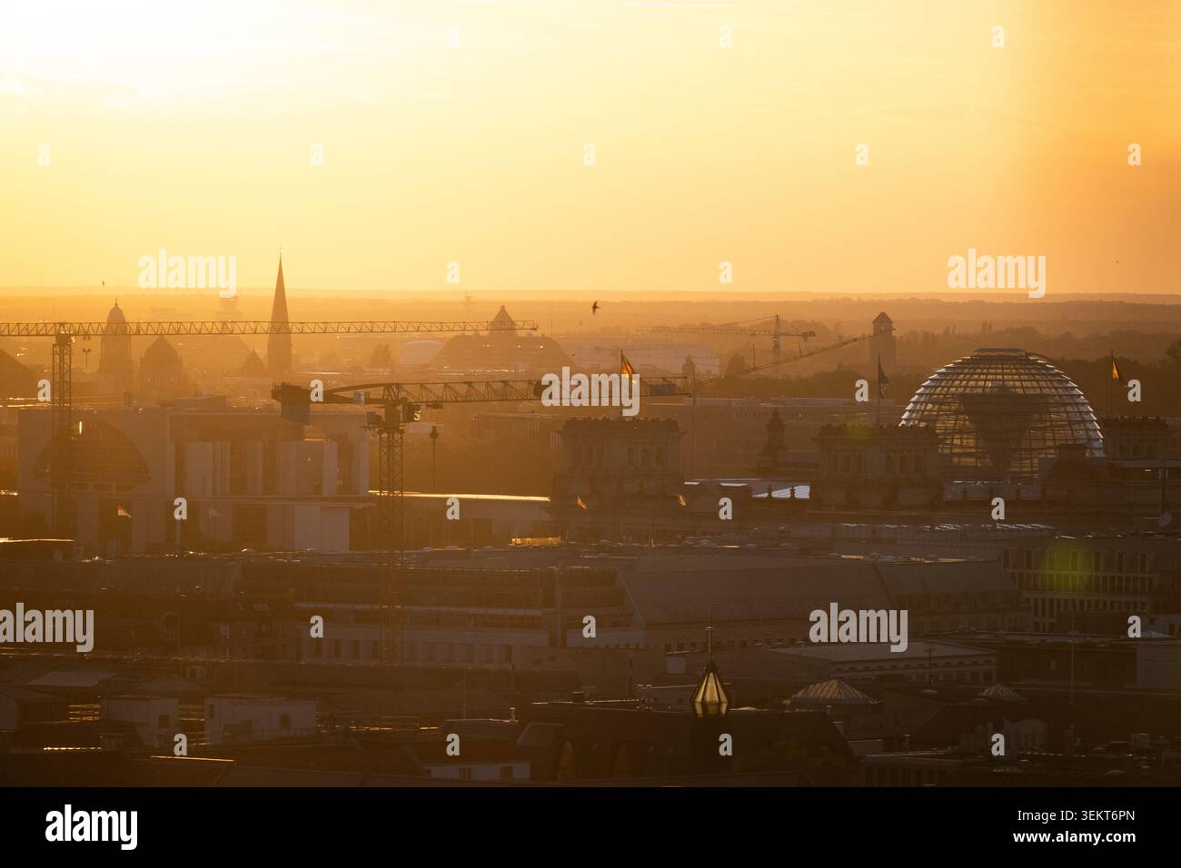03 June 2026, Berlin: The Chancellery (l) and the dome of the Bundestag ...