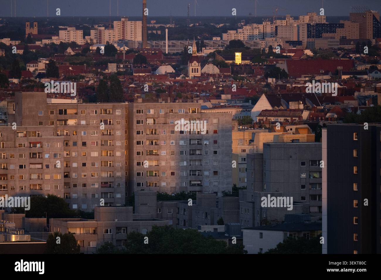 03 June 2026, Berlin: The light of the setting sun falls on apartment ...