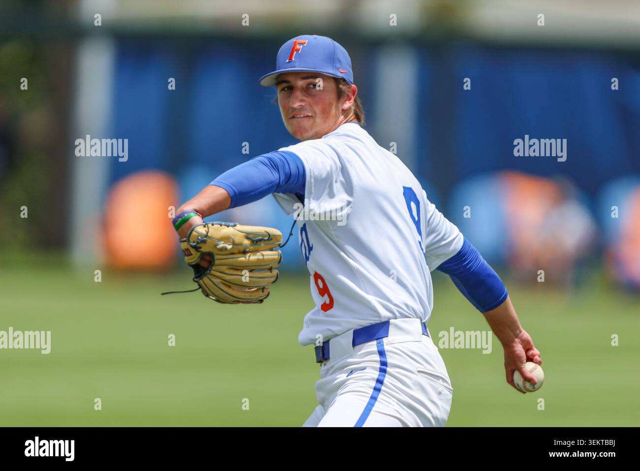 Florida pitcher Luke McNeillie (9) warms up before an NCAA regional ...