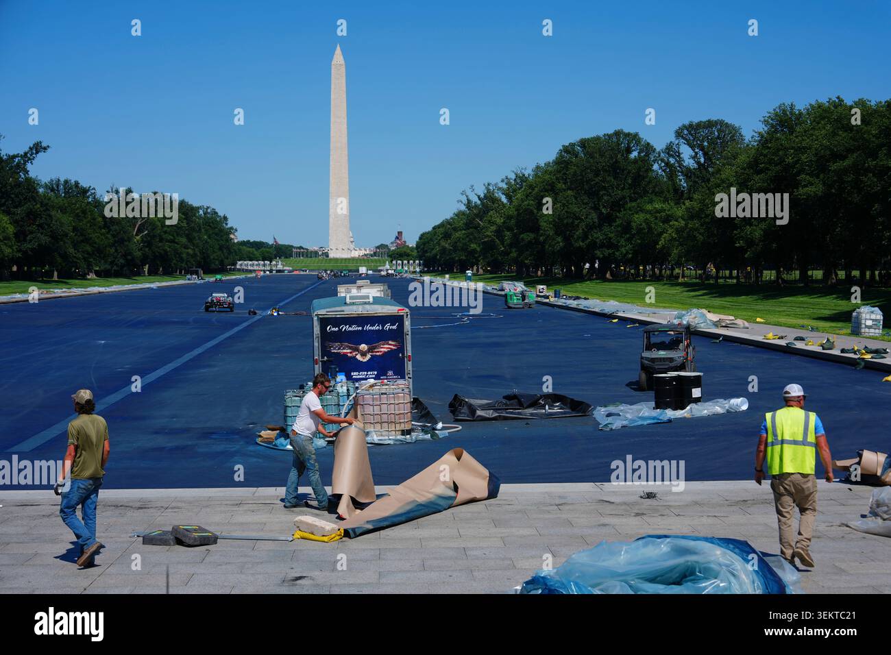 Work continues at the Lincoln Memorial Reflecting Pool, Wednesday, June ...